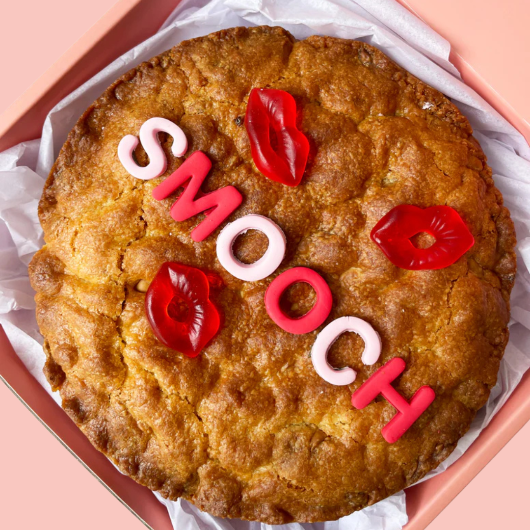 'SMOOCH' Big Mickie V Day Cookie Cake – Sweet Mickie